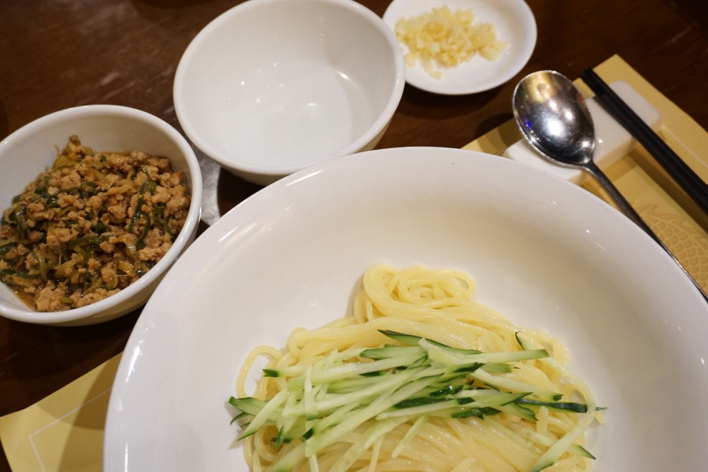 하얀짜장면 이미지