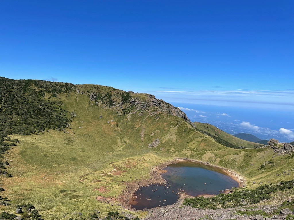 백록담을 품고 있는 제주의 한라산